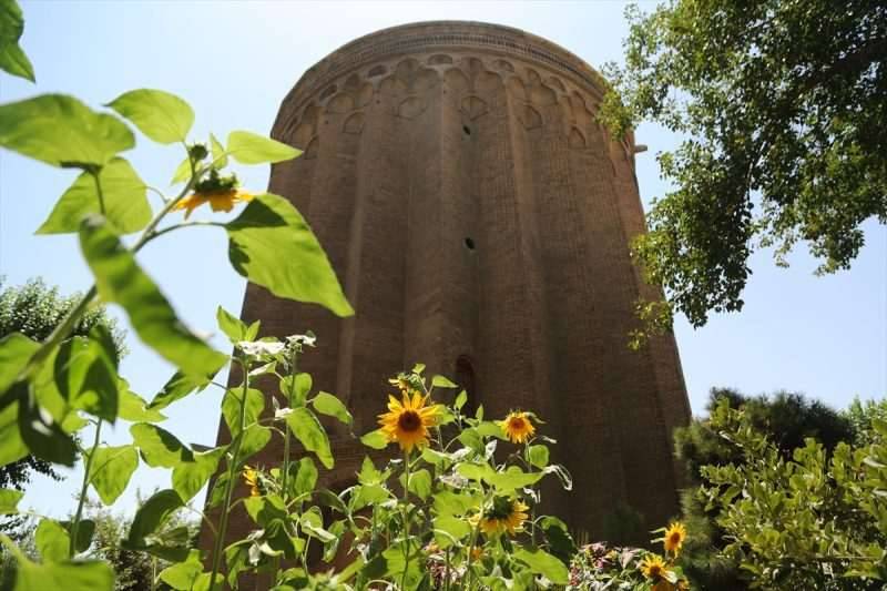 Büyük Selçuklu Devleti’nin kurucusu Tuğrul Bey'in anıt mezarı - Gezelim
