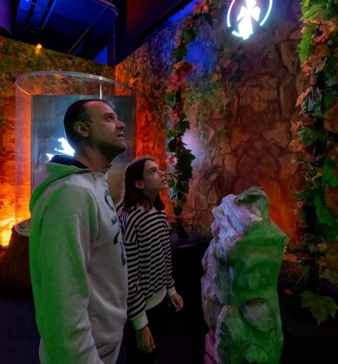 Dinozorlar, Türkiye’nin ilk holografik eğlence parkı DigiZoo’da hayat ...